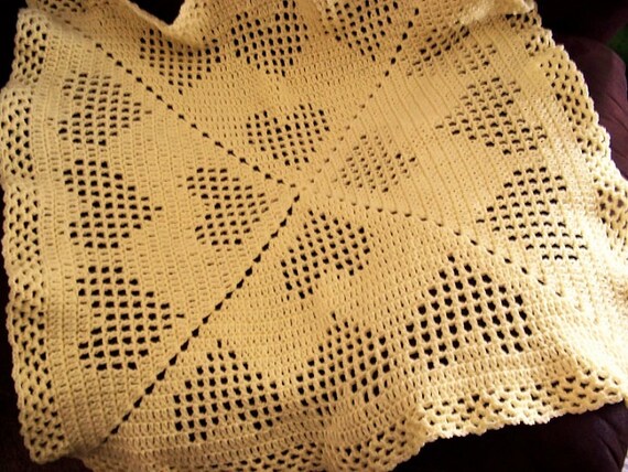 Filet Hearts Crocheted baby afghan blanket 32 x 32 pale Yellow