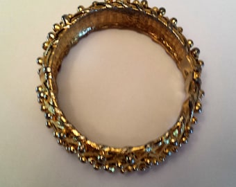 Items similar to Vintage Hobe Medallion Bracelet with Flowers -- Hobe ...