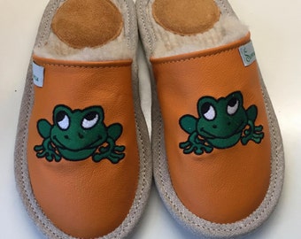 Frog slippers | Etsy