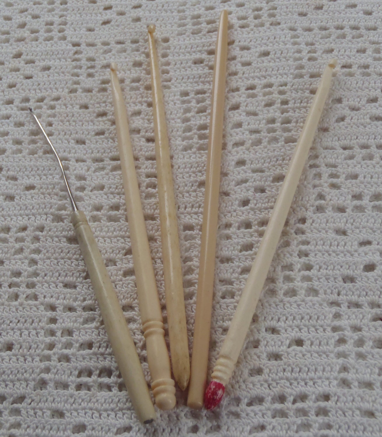Vintage Crochet Hooks 5 Pc. from MariaMarrese on Etsy Studio