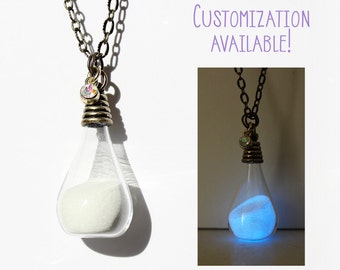 Glowing necklace | Etsy