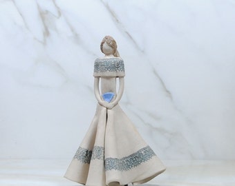 Faceless figurine | Etsy