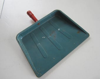 Vintage dust pan | Etsy