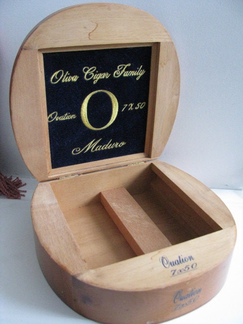Vintage Oliva Cigar Family Wooden Cigar Box by PastTimesWithaFlair
