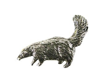 Skunk pin | Etsy