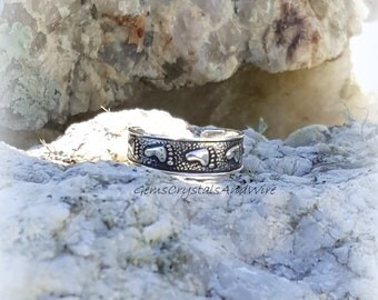 Silver Toe Ring with Decorative Southwestern Pattern in solid