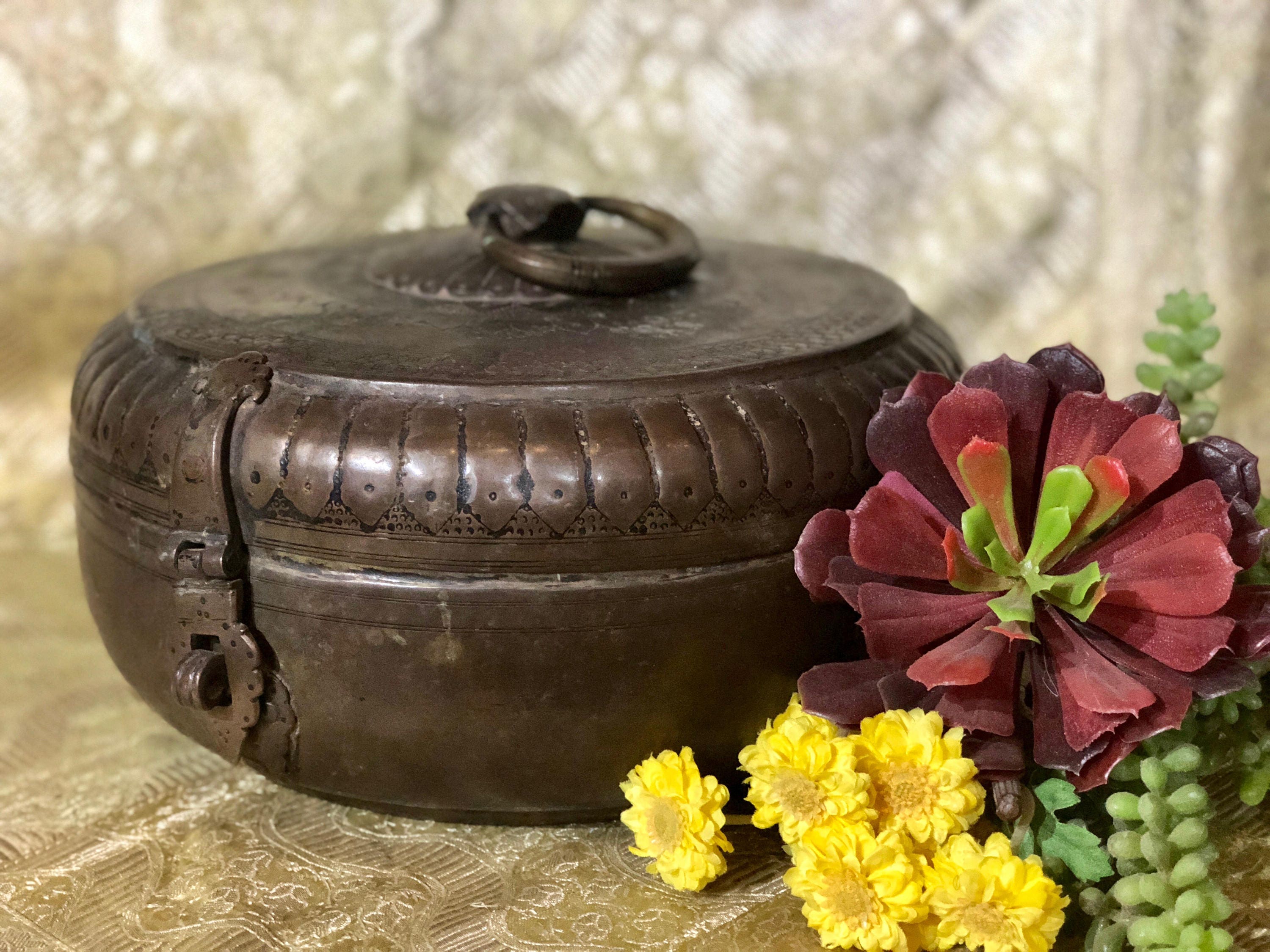 Vintage Roti dabba, Chapati pot, Box, round chapati box,