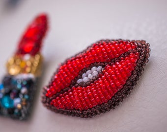 Smiling lips brooch hand embroidered red with black outline on