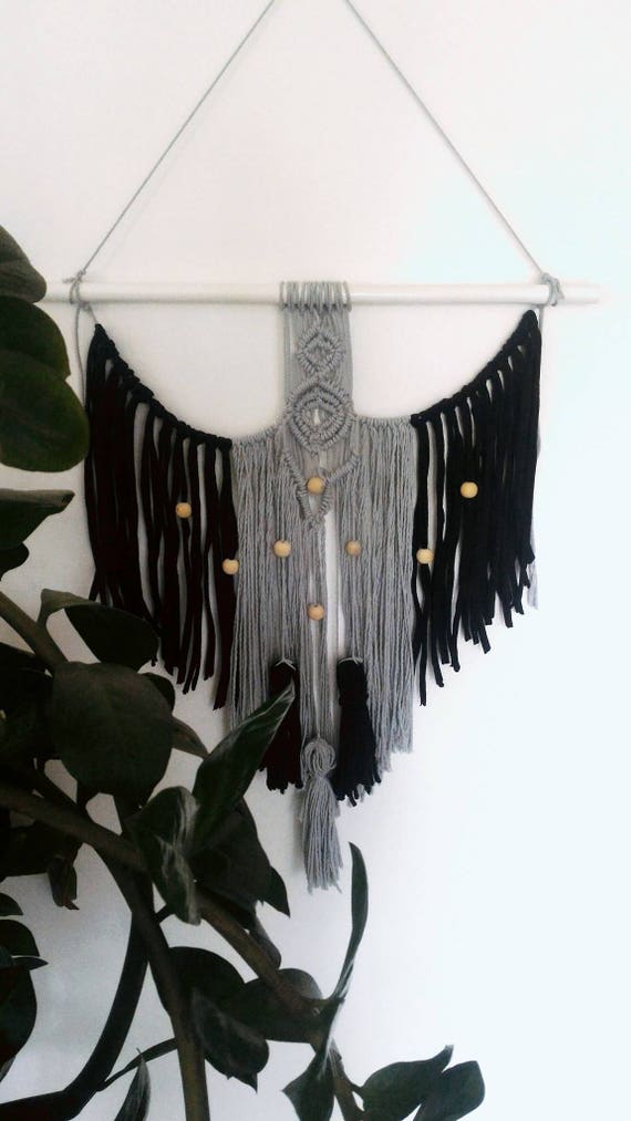 Articles similaires à Wall Hanging Macramé grey and black sur Etsy