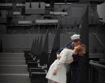 Kissing sailor | Etsy