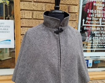 CAPE girls white boiled wool capelet hood size 3T to 5T