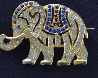Elephant brooch | Etsy