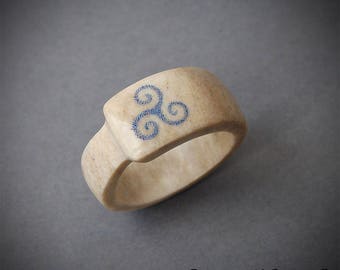 Hand carved jewelry from bone antler and wood by BDSart on Etsy