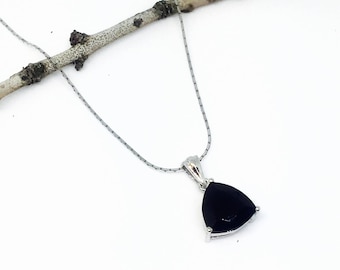 Black spinel pendant | Etsy