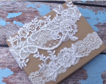 Lace wedding garter | Etsy
