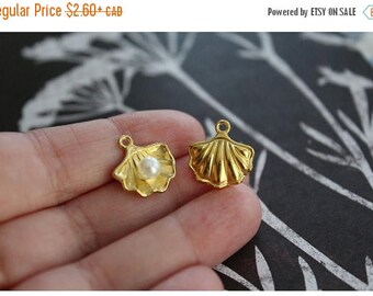 Oyster shell pendant | Etsy