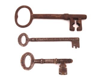 Old rusty keys | Etsy