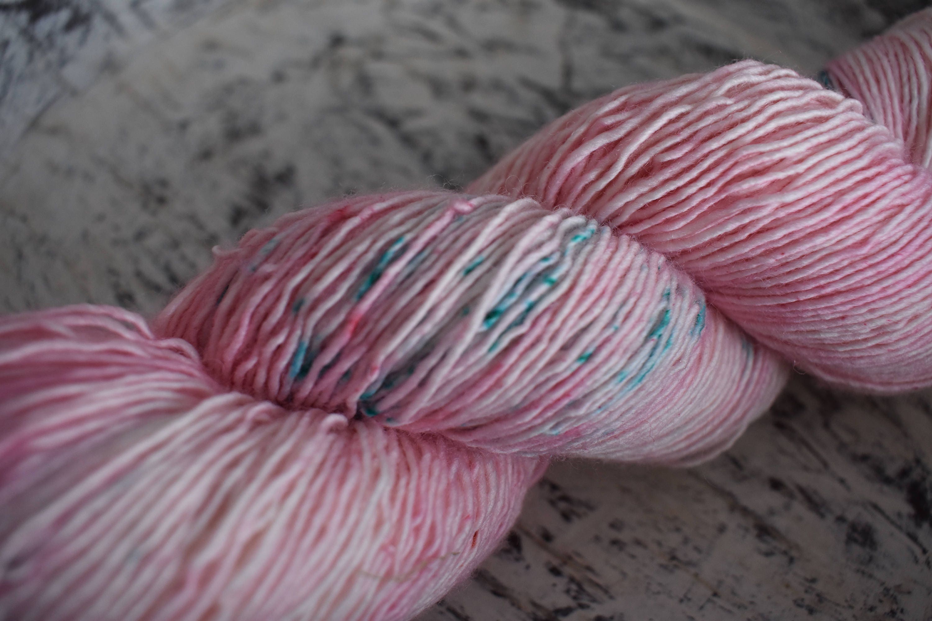 Hand dyed single ply merino yarn English-Rose 366m/100g