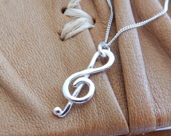 CROCHET PATTERN Treble Clef Musical Note Applique Detailed