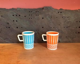 Vintage plastic cups | Etsy