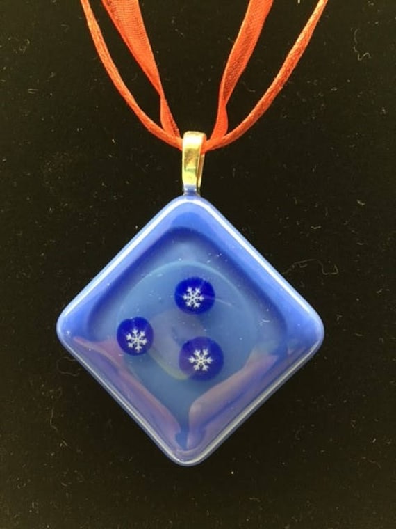 Diamond-shaped snowflake pendant