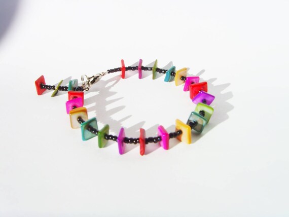 Bracelet Perles Plates Multicolores.
