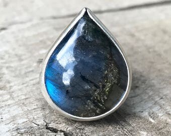 Blue Grey Labradorite in Scallop Bezel Sterling Silver Ring