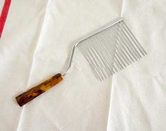 Bakelite cake cutter | Etsy