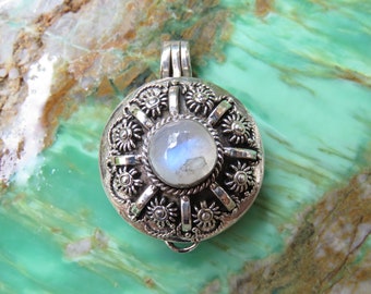 Moonstone locket | Etsy
