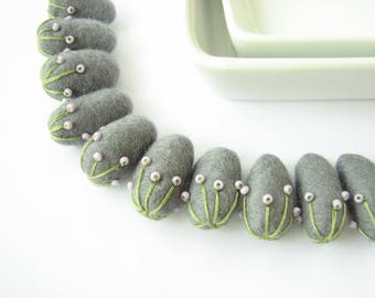 Felted wool beads balls pebbles bears flowers ... by Smika
