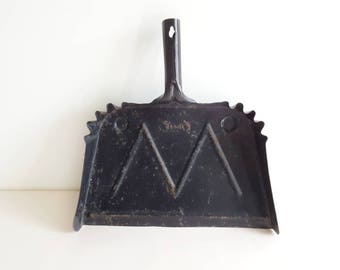 Vintage dust pan | Etsy