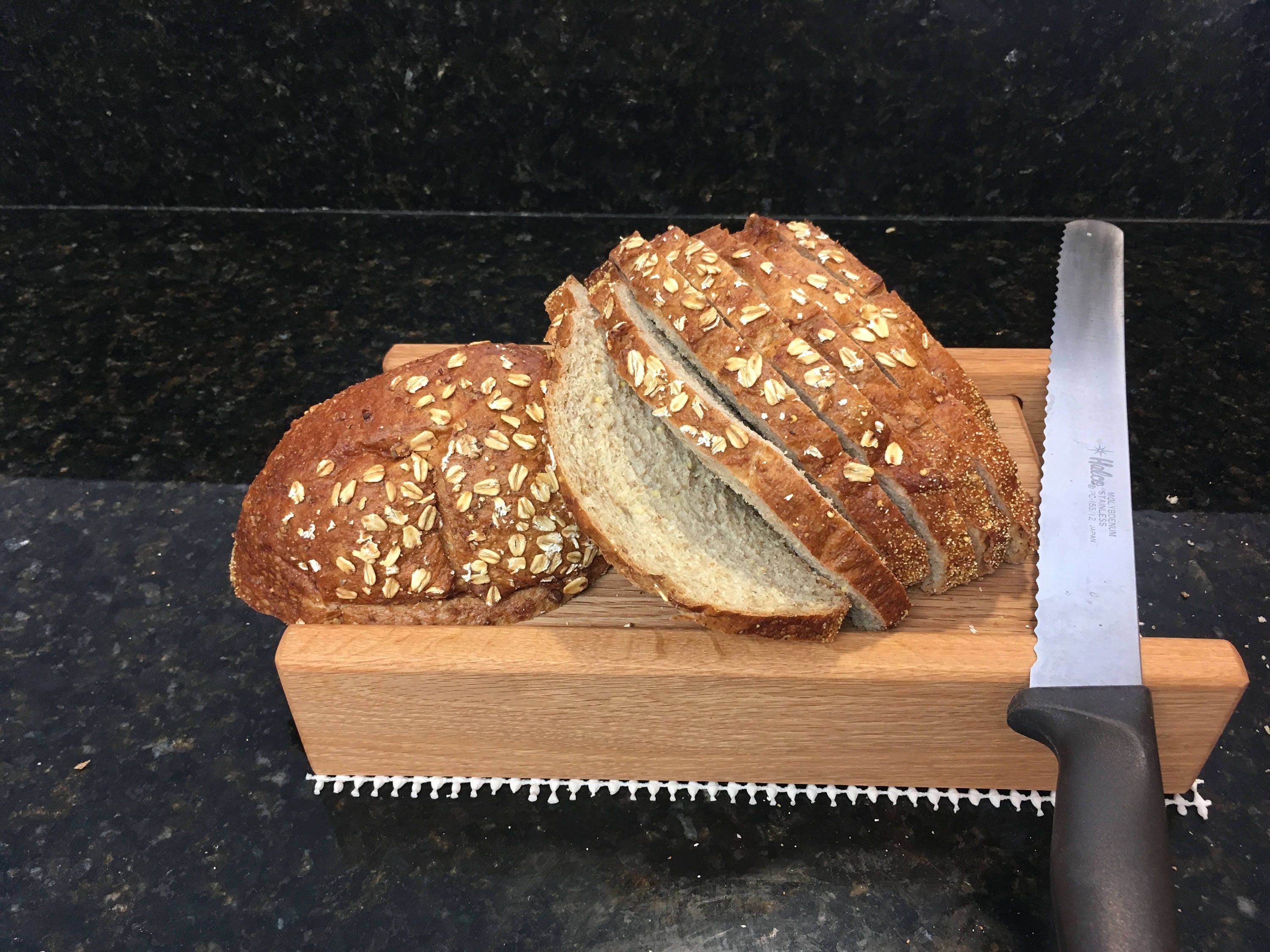 Basic One Thickness Horizontal Bread Slicing Guide. Includes Anti slip Mat