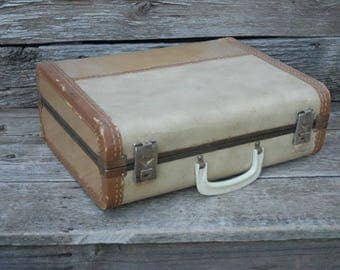 Vintage suitcase | Etsy