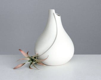 White ceramic vase | Etsy