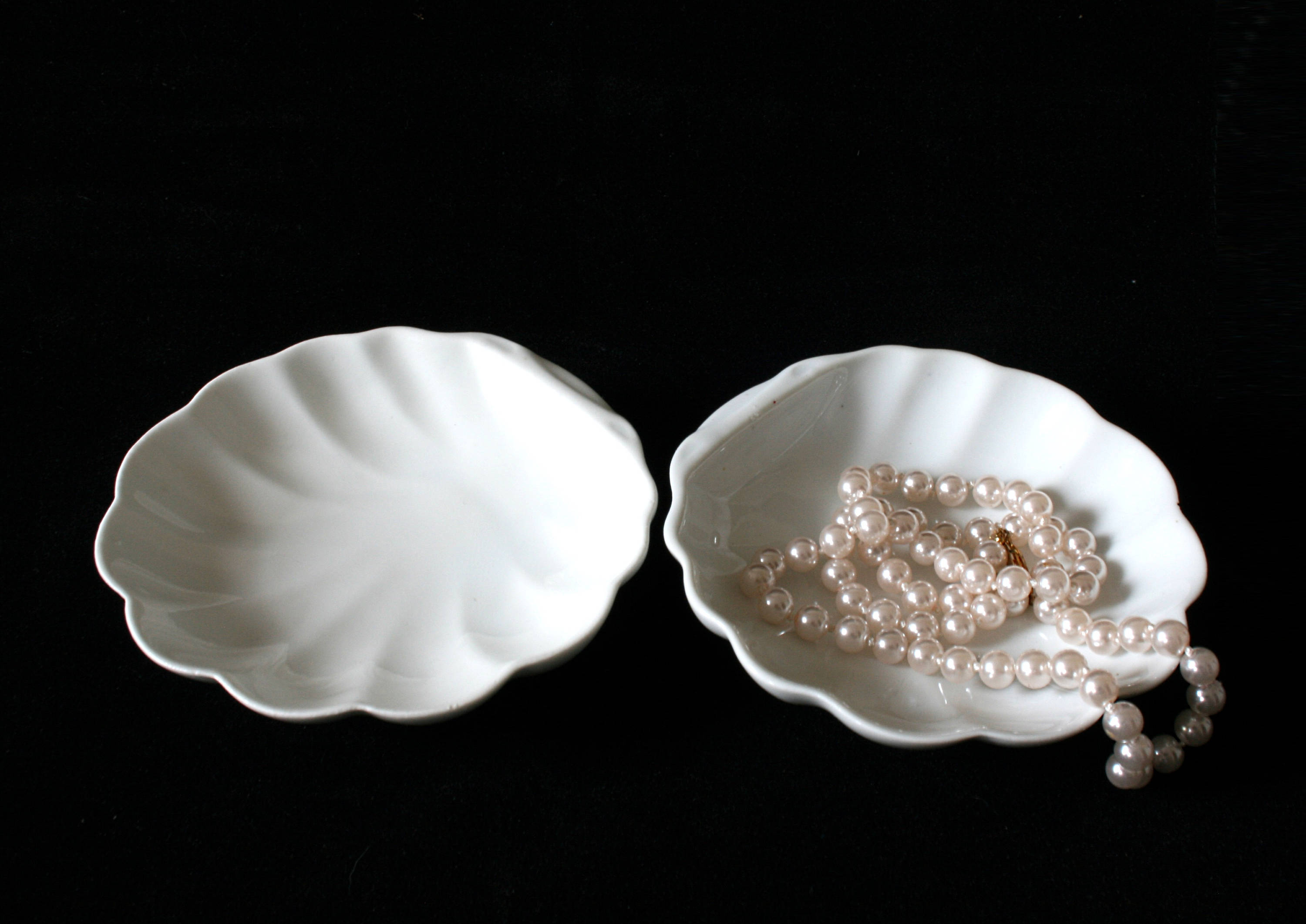 Vintage white dishes shell dishes small ceramic trinket dish