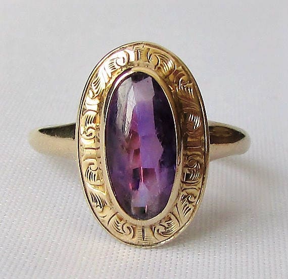 Amethyst Cabochon Floral Engraved 14K Rosy Yellow Gold Ring