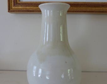 White ceramic vase | Etsy