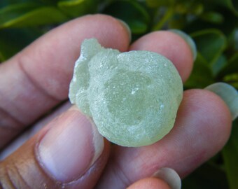 light green prehnite gemstone bib necklace graduated fans