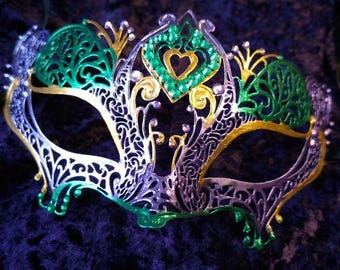 Ornate Mardi Gras Mask Crochet Pattern PDF INSTANT DOWNLOAD.