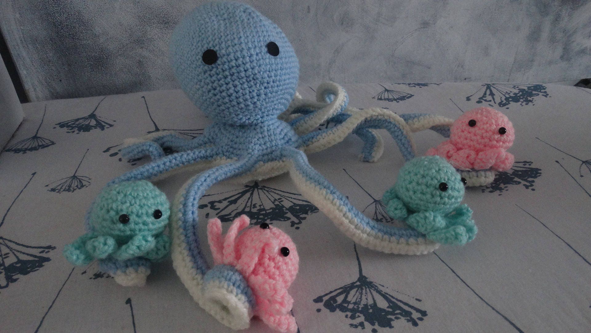 Octopus MOM and her four babies
